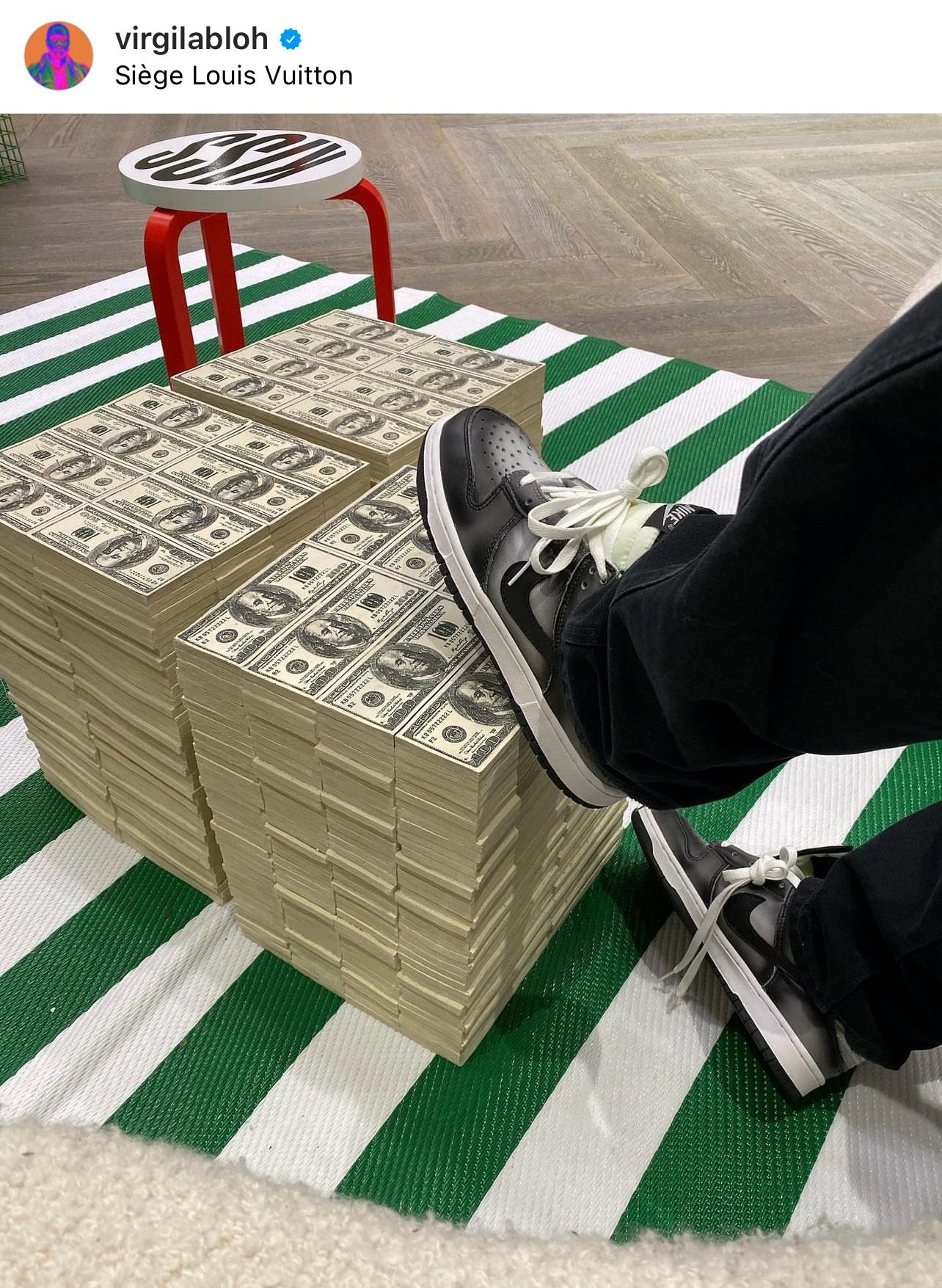 Sidetable - Money Stack – AROWONEN